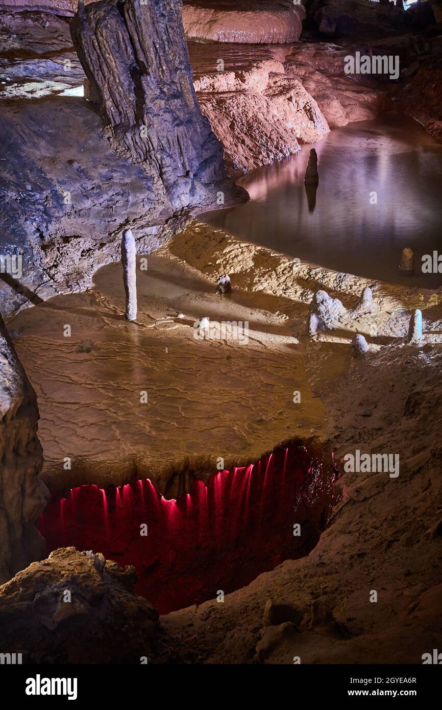 Waterfall red rock formations hi-res stock photography and images - Alamy