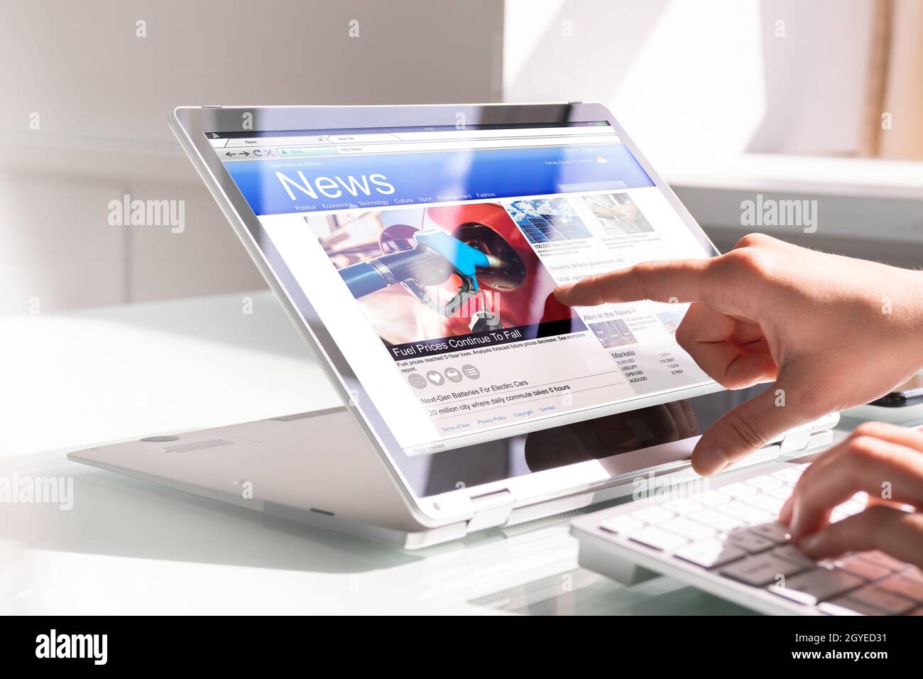 1 article hi-res stock photography and images - Alamy