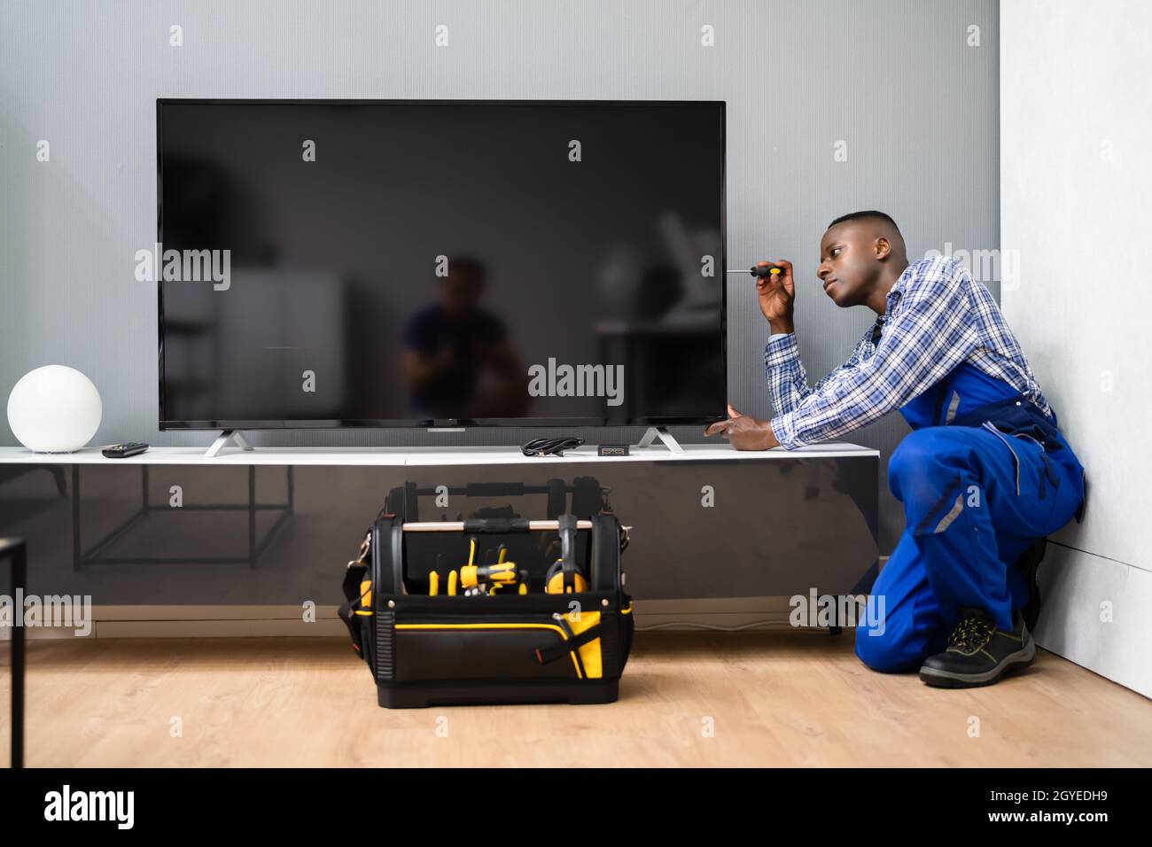 Fixing LCD Television. TV Checking And Installation Stock Photo - Alamy