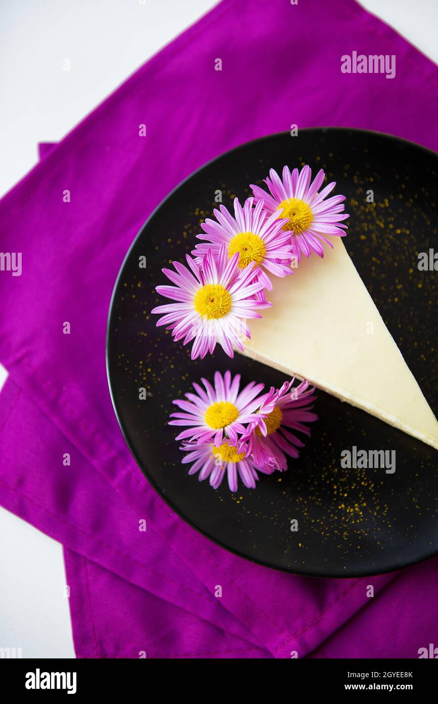 Piece cheesecake decorated flowers hi-res stock photography and images ...