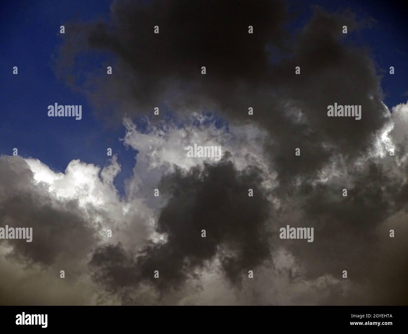 natural clouds,cloud clusters,interesting clouds,sky and rain clouds ...