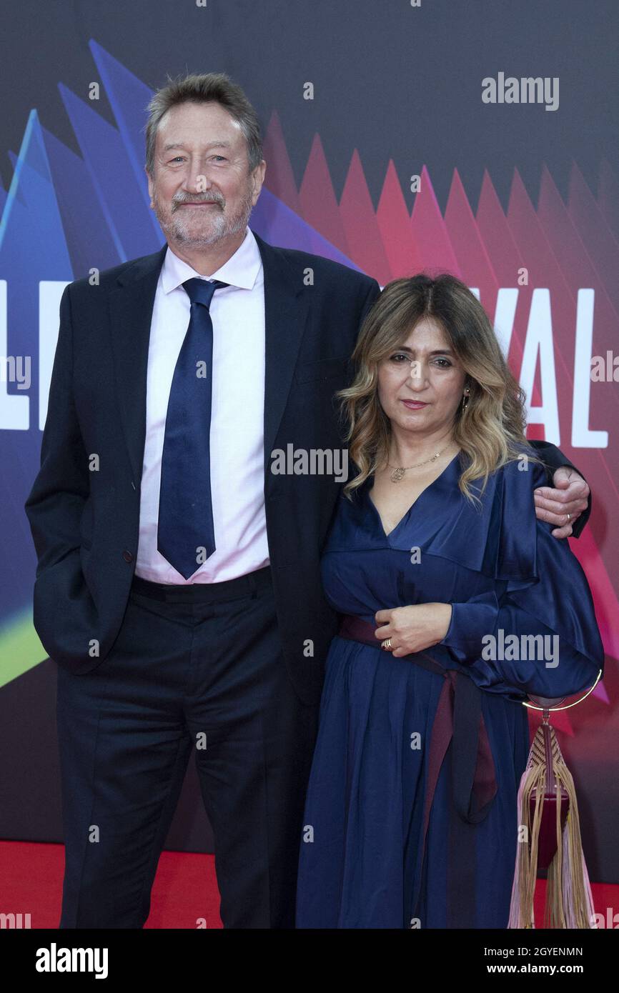 London, UK. Oct 7th 2021: Steven Knight and his wife attending the ...