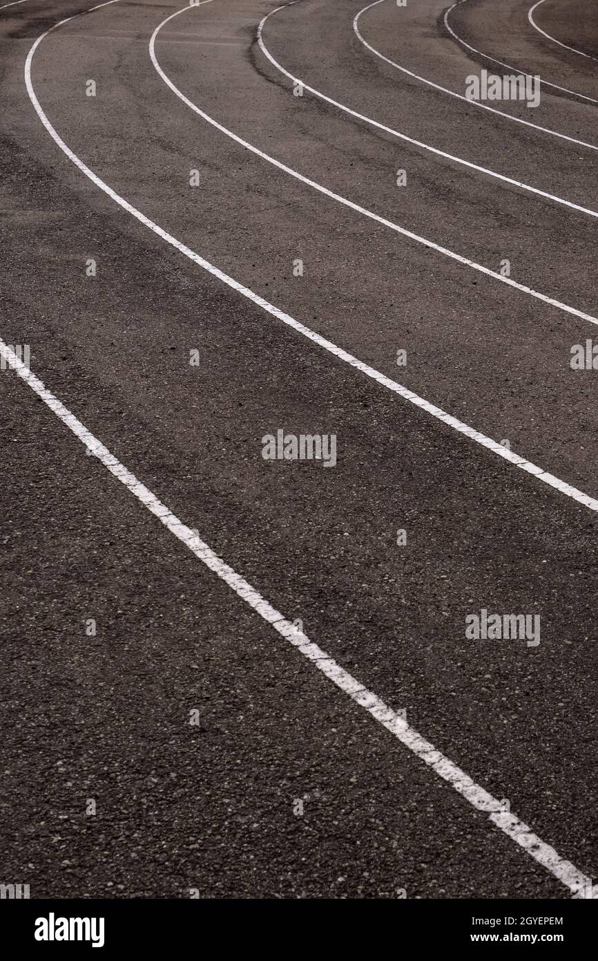 Athletes running curve hi-res stock photography and images - Alamy