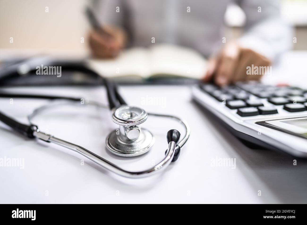 Cost invoice hi-res stock photography and images - Alamy