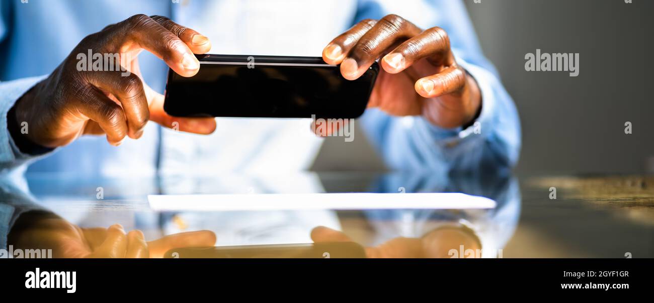 Remote Cheque Deposit Using Mobile Phone. Check Capture Stock Photo - Alamy