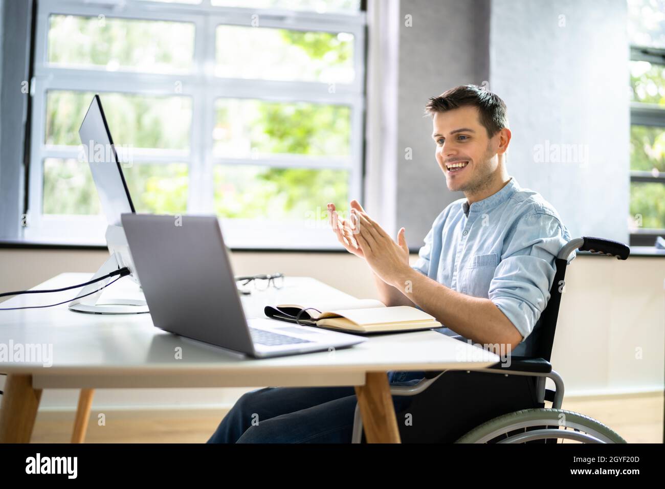 Video conferencing at event hi-res stock photography and images - Alamy