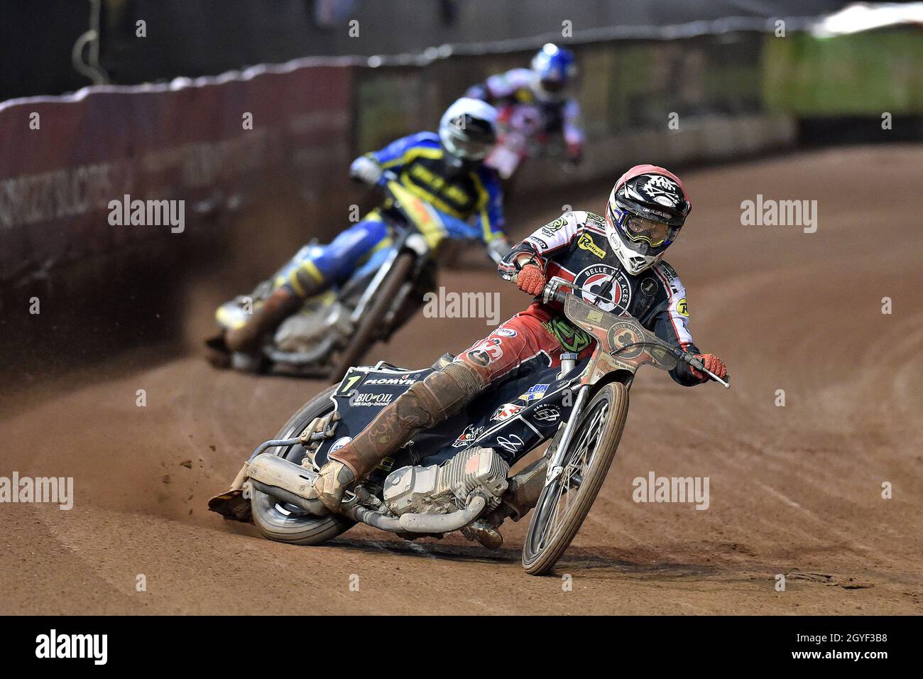 MANCHESTER, UK. OCT 7TH Dan Bewley of Belle Vue ‘Bikeright' Aces tussles with Adam Ellis of ...