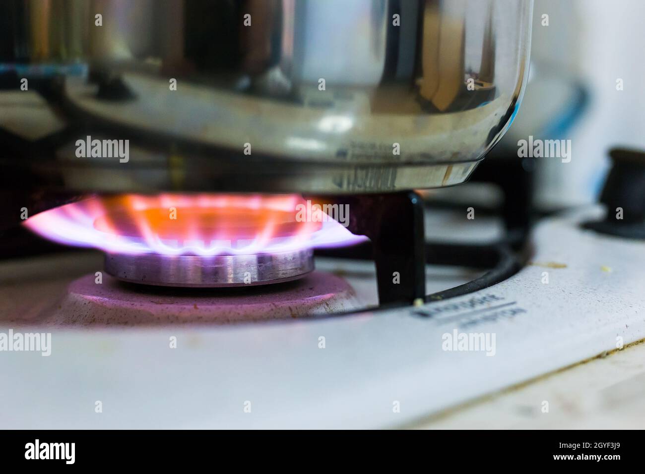 Fire burning under pot hi-res stock photography and images - Alamy