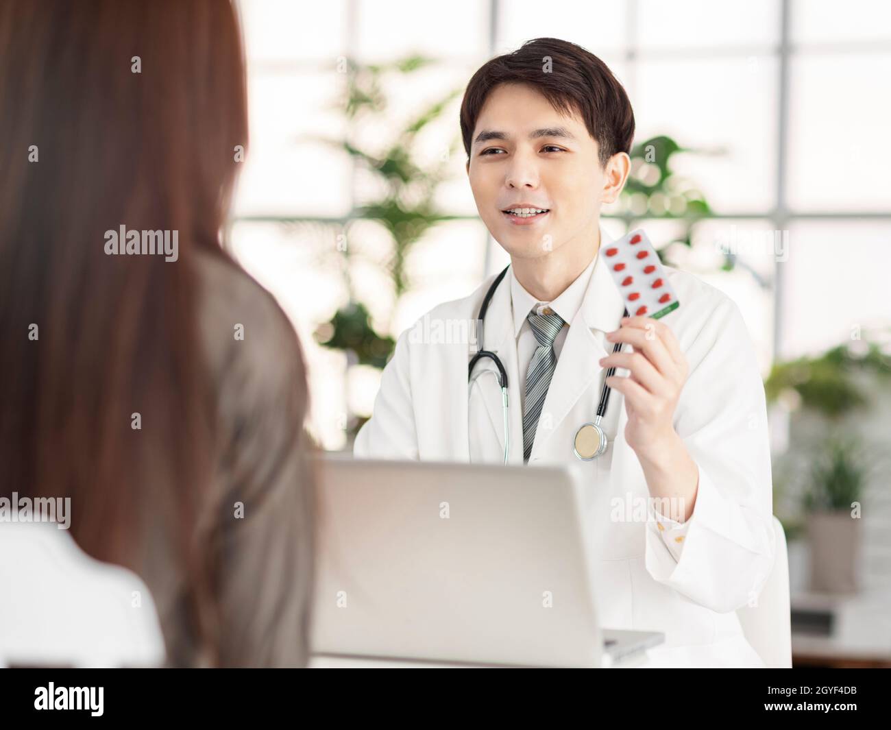 Asian doctor patient pills hi-res stock photography and images - Alamy