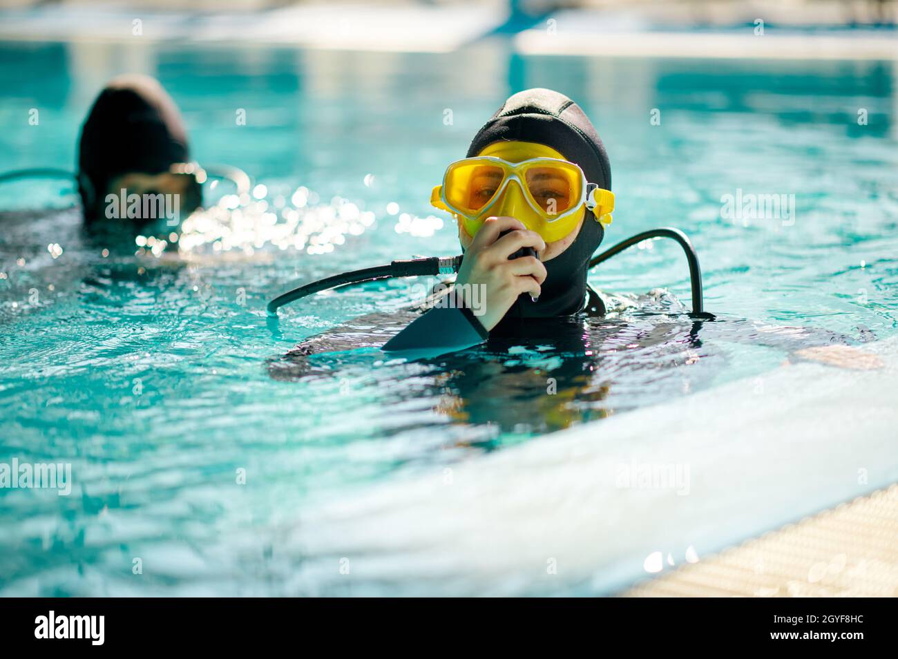 Female diver and male divemaster in scuba gear, dive lesson in diving ...