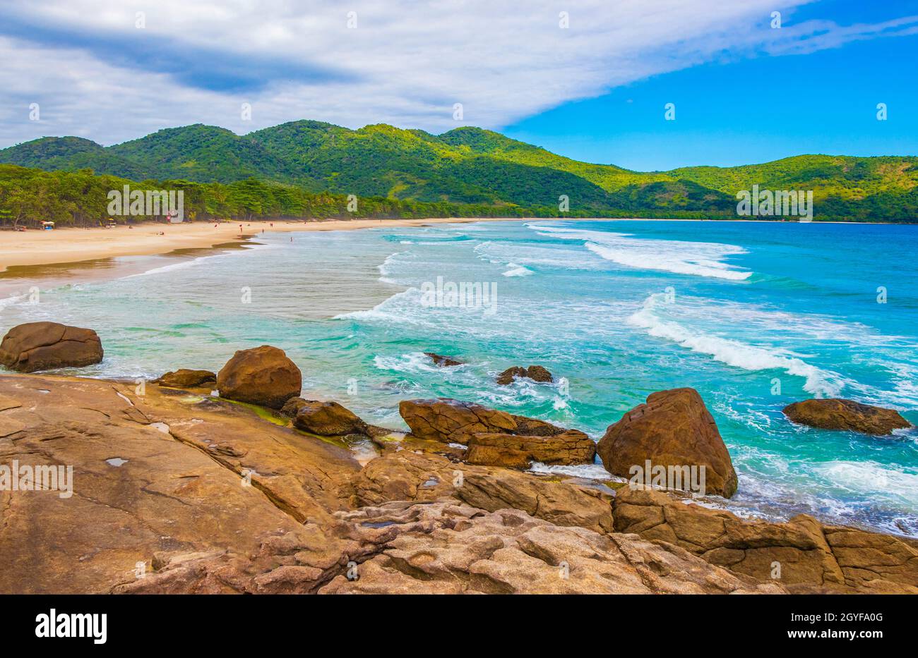 Amazing Praia de Lopes Mendes beach on the big tropical island Ilha ...