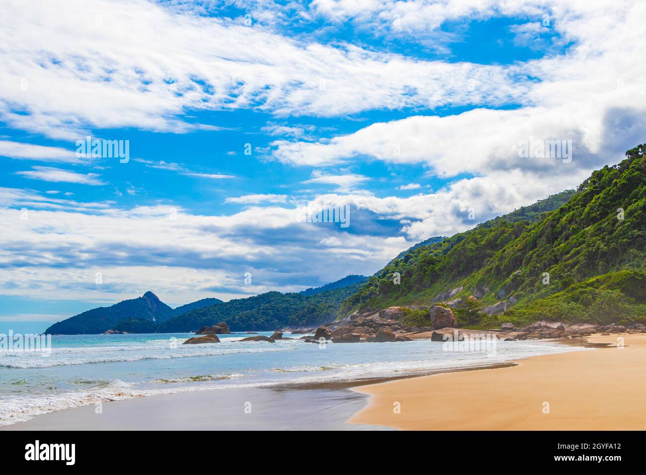 Amazing Praia de Lopes Mendes beach on the big tropical island Ilha ...