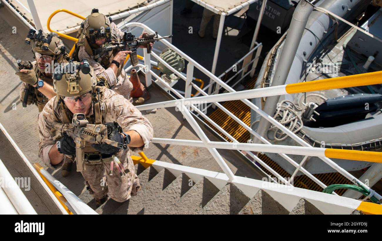 Usns catawba t atf 168 hi-res stock photography and images - Alamy