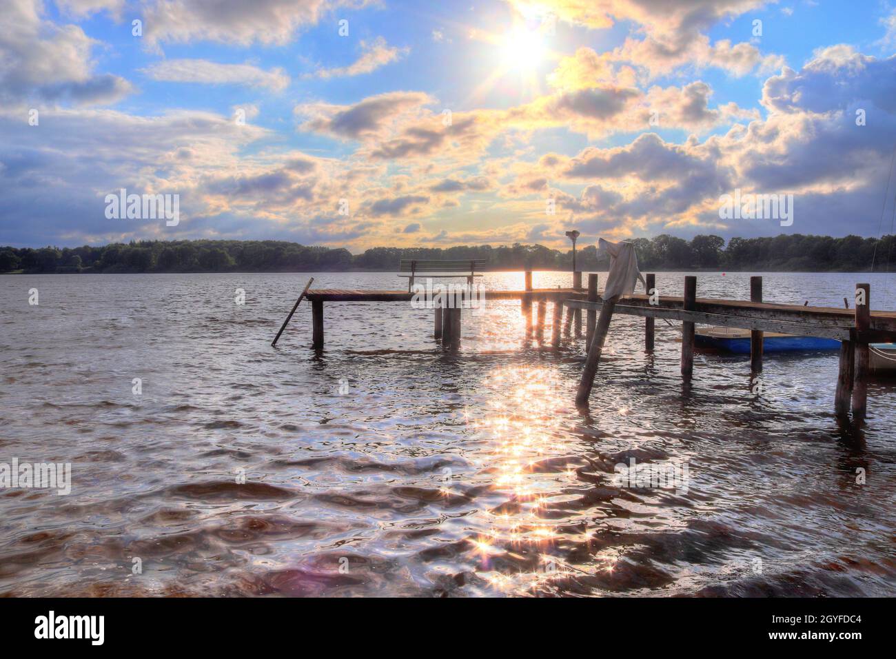 Beautiful landscape at a lake with a reflective water surface Stock ...