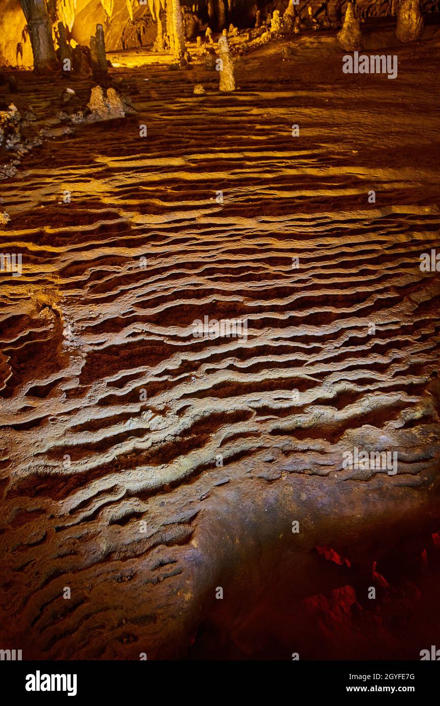 Ripples of rock in deep caves with stalagmites and stalactites Stock ...