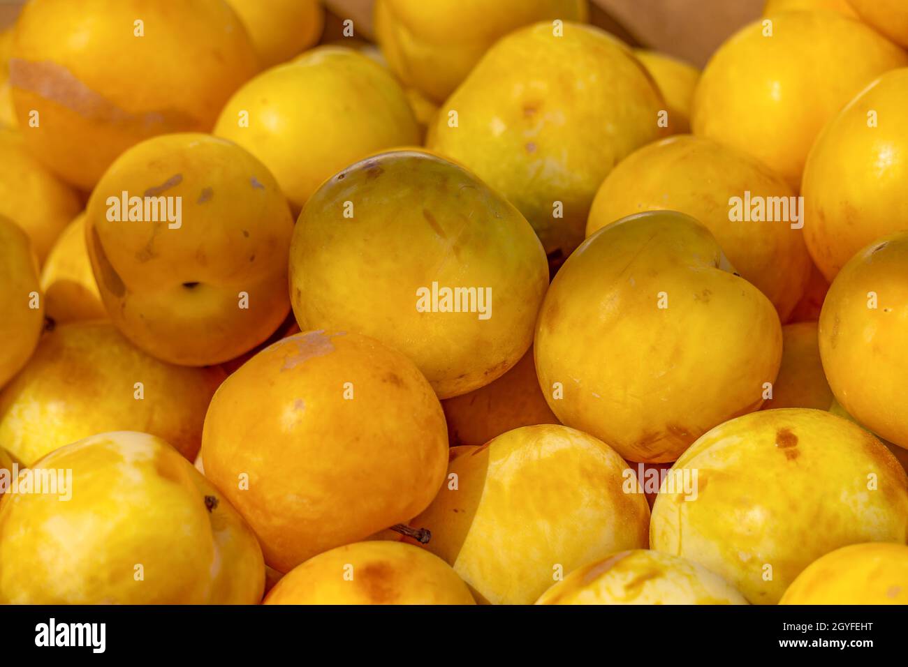 plum,local organic fruit in a street market Stock Photo - Alamy