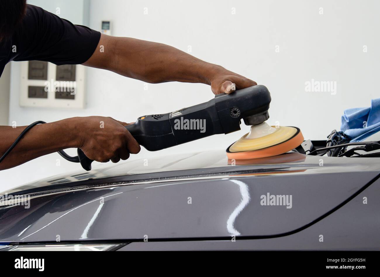 Mechanic buff hi-res stock photography and images - Alamy