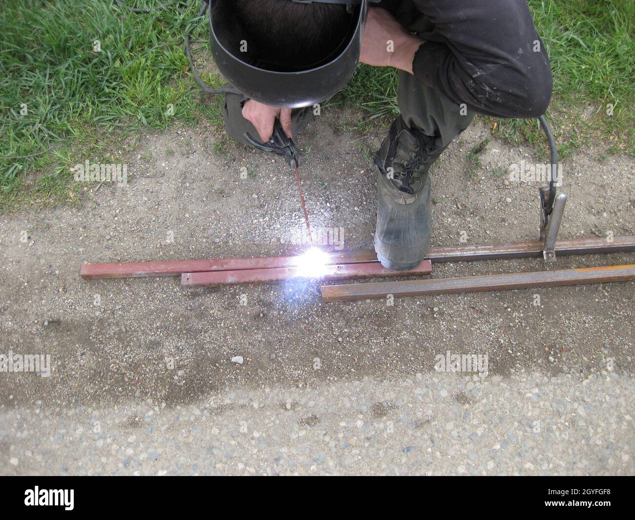 Welding of steel square pipe electric welding. The use of electric ...