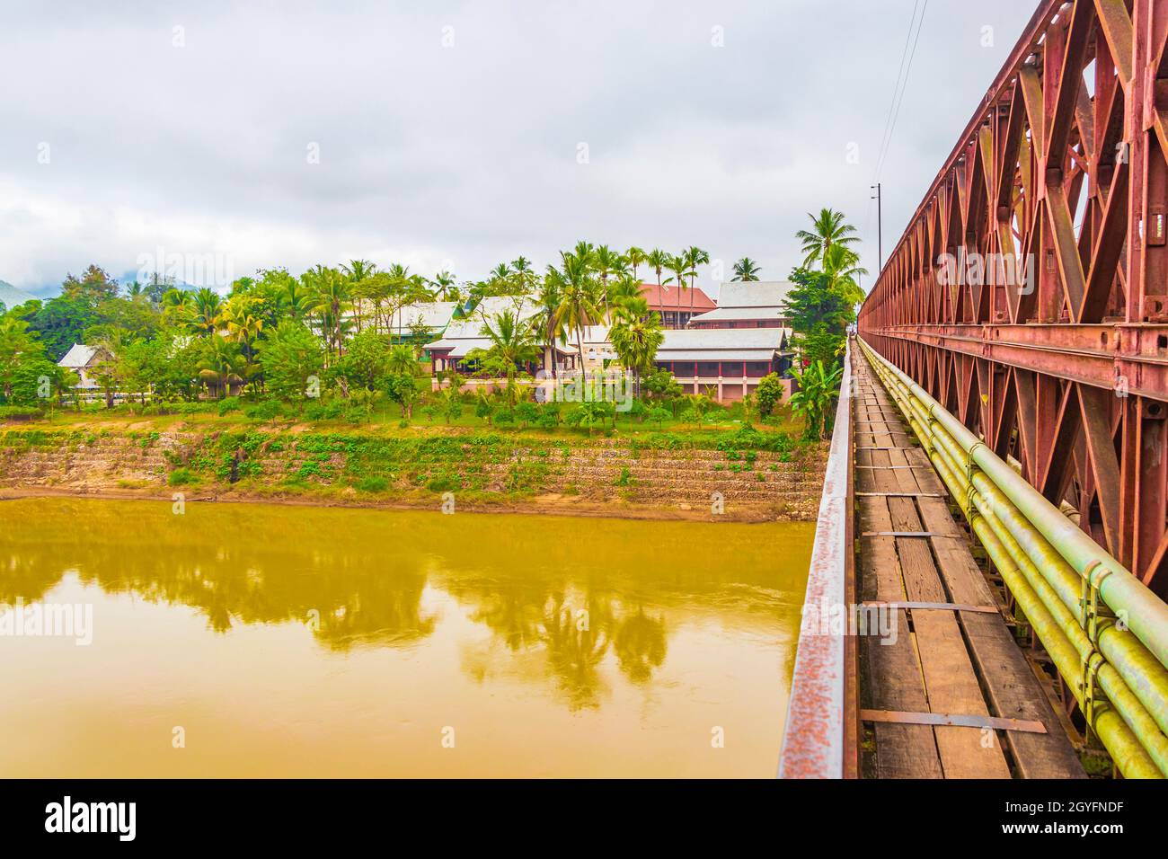 Old french bridge hi-res stock photography and images - Alamy