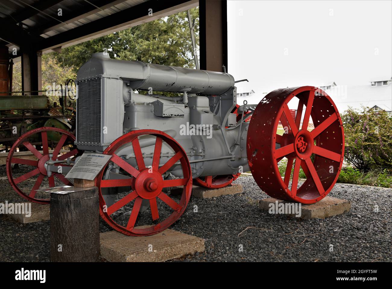 Model f tractor hi-res stock photography and images - Alamy