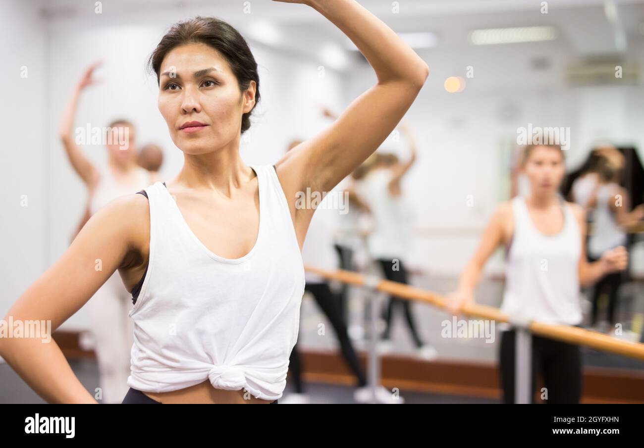 Row of female ballet dancers in studio Stock Photo - Alamy