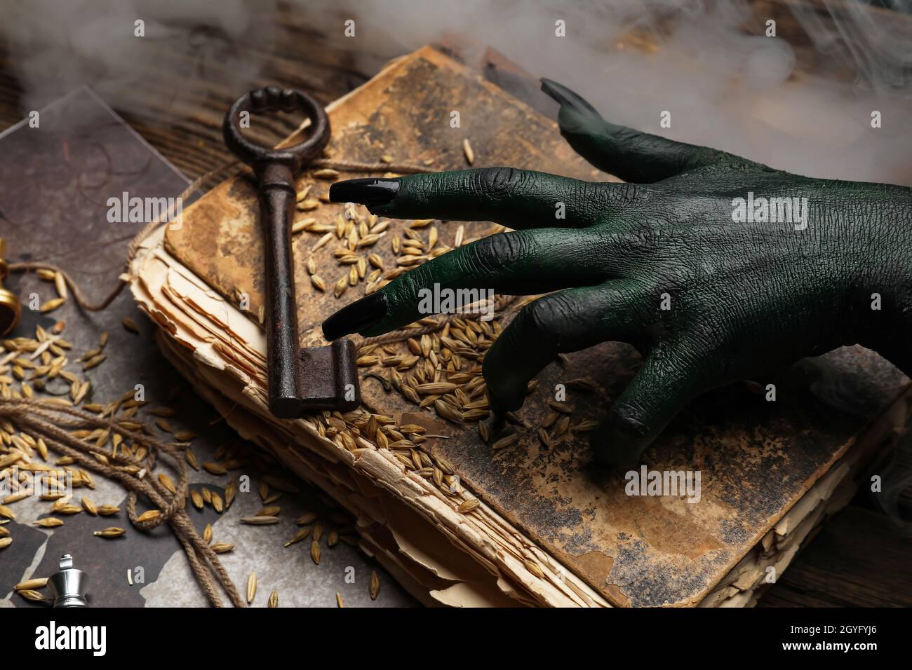 Witchs hand hi-res stock photography and images - Alamy