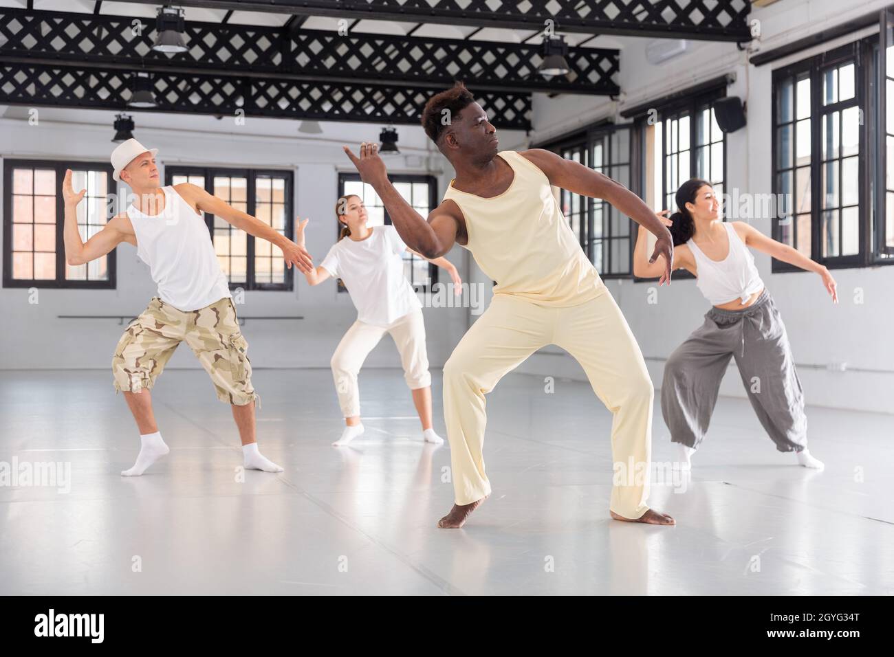 Dancers training modern dance movements Stock Photo - Alamy