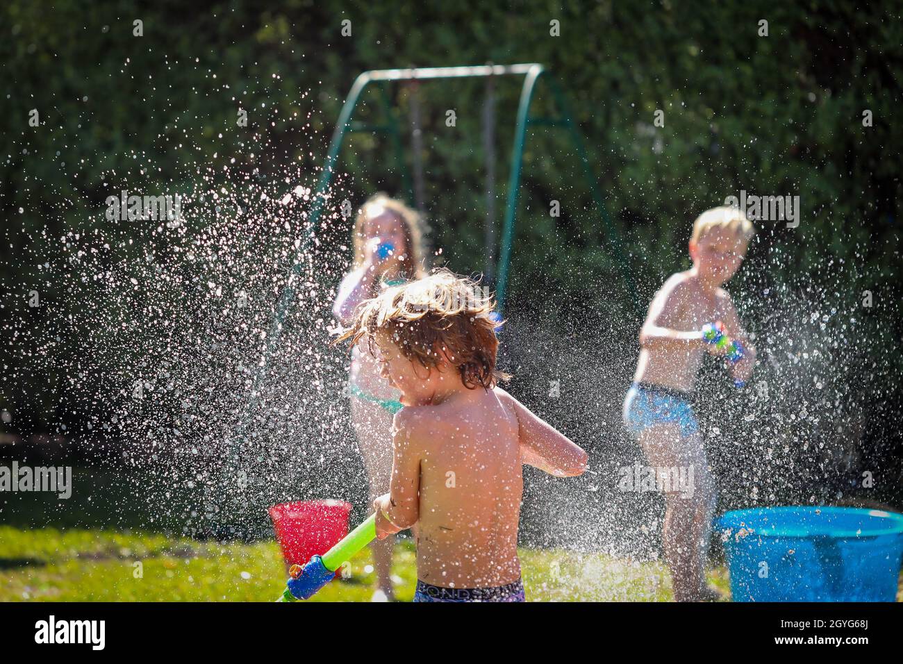 Water balloon fight kid hi-res stock photography and images - Alamy