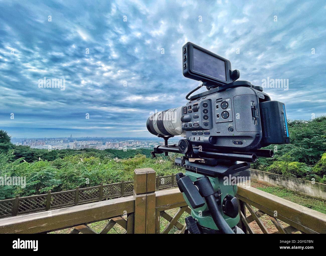 Tripod tv hi-res stock photography and images - Alamy