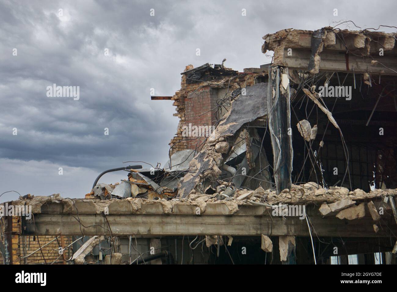 Demolition of an office building Stock Photo - Alamy