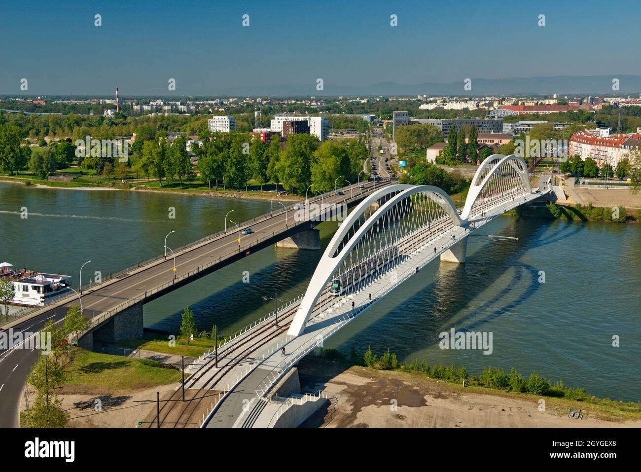 GERMANY, BADEN-WÜRTTEMBERG, KEHL, FRANCO-GERMAN TRAM CONNECTING ...