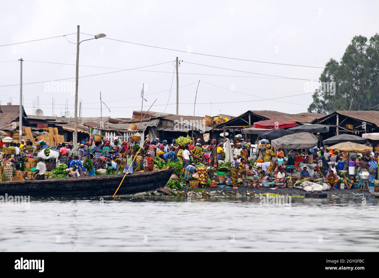 BENIN, COTONOU, DANTOKPA MARKET ON THE BANKS OF THE COTONOU LAGOON ...