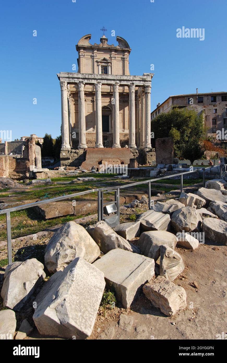 ITALY, LAZIO, ROME, ROMAN FORUM (FORO ROMANO), TEMPLE OF ANTONINUS AND ...