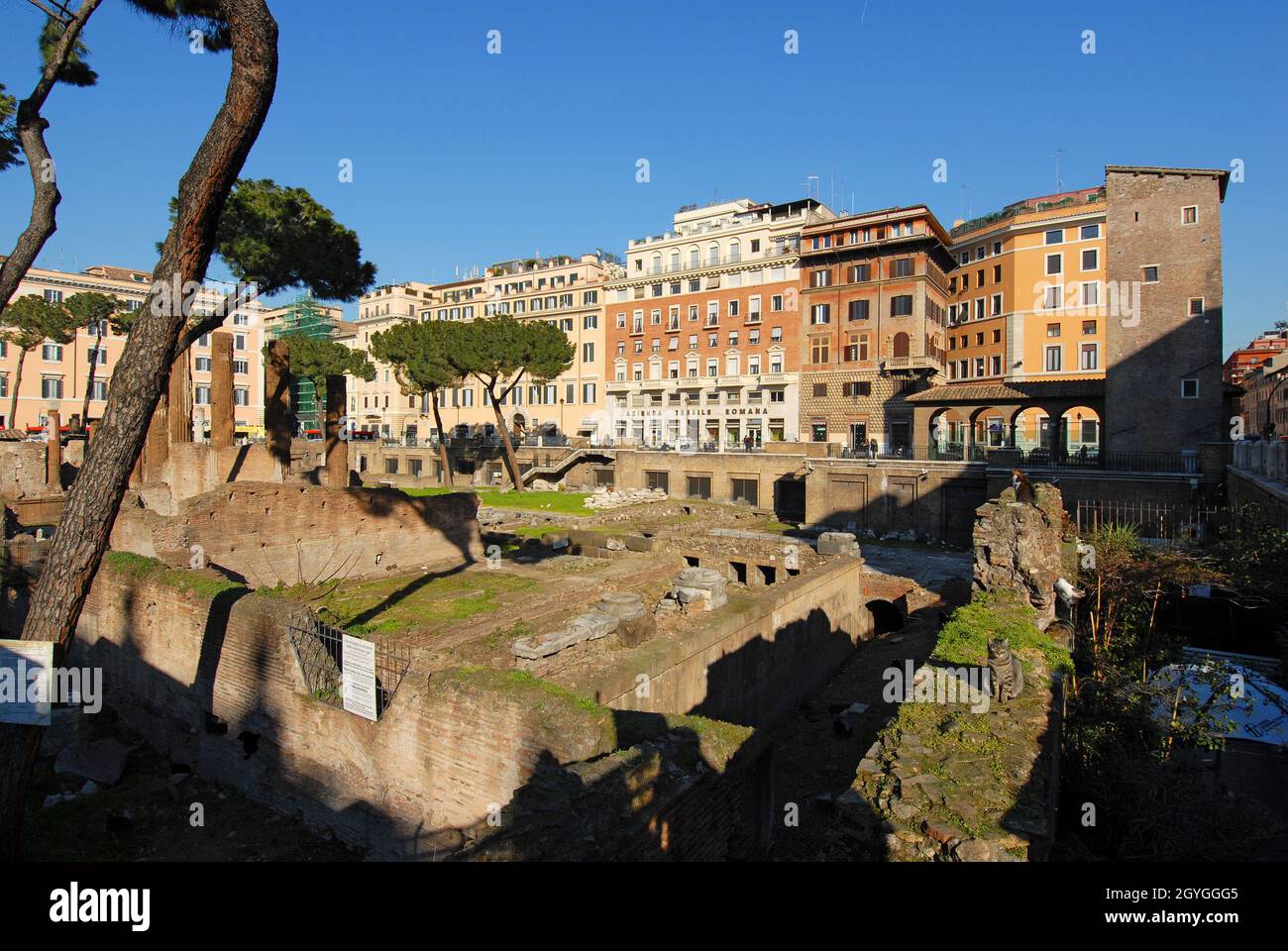 Area sacra hi-res stock photography and images - Alamy