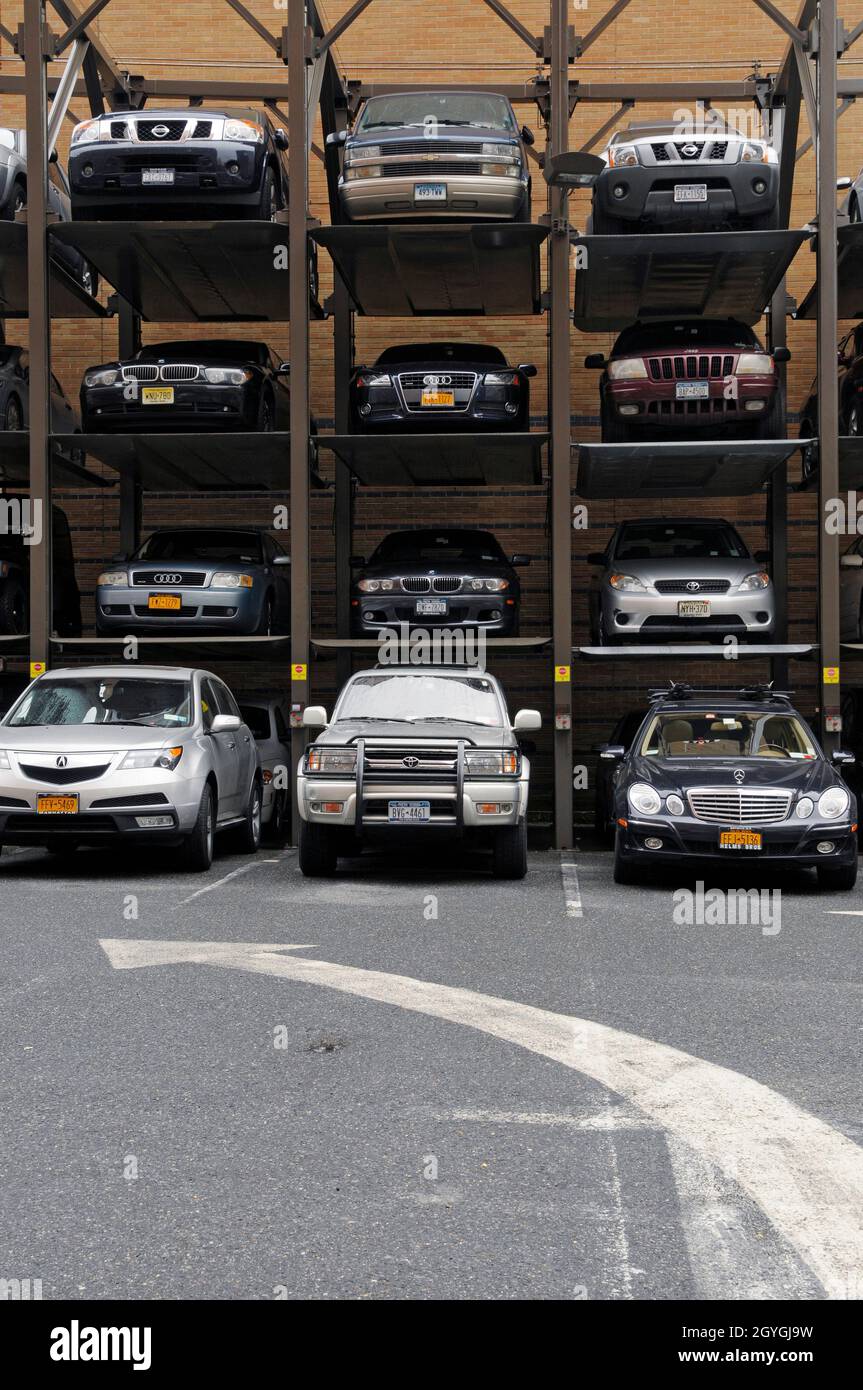 UNITED STATES, NEW YORK, MANHATTAN, TRIBECA, WORTH STREET, PARKING IN ...