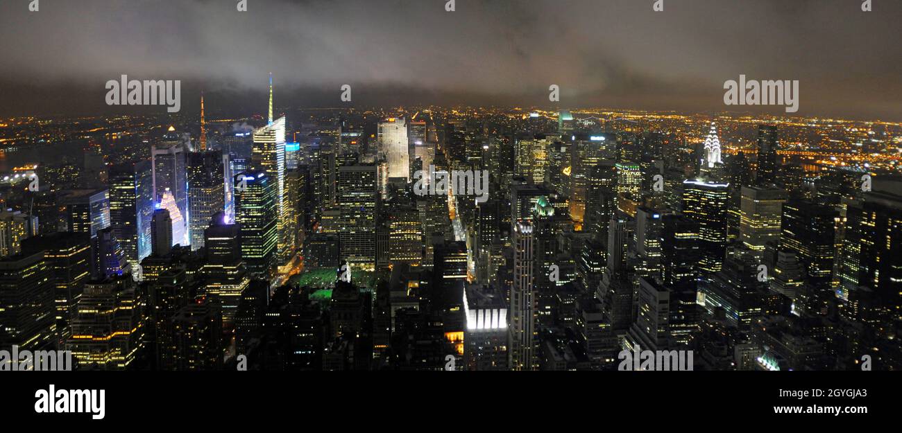 UNITED STATES, NEW YORK, MANHATTAN, NORTHERN MANHATTAN AT NIGHT FROM ...
