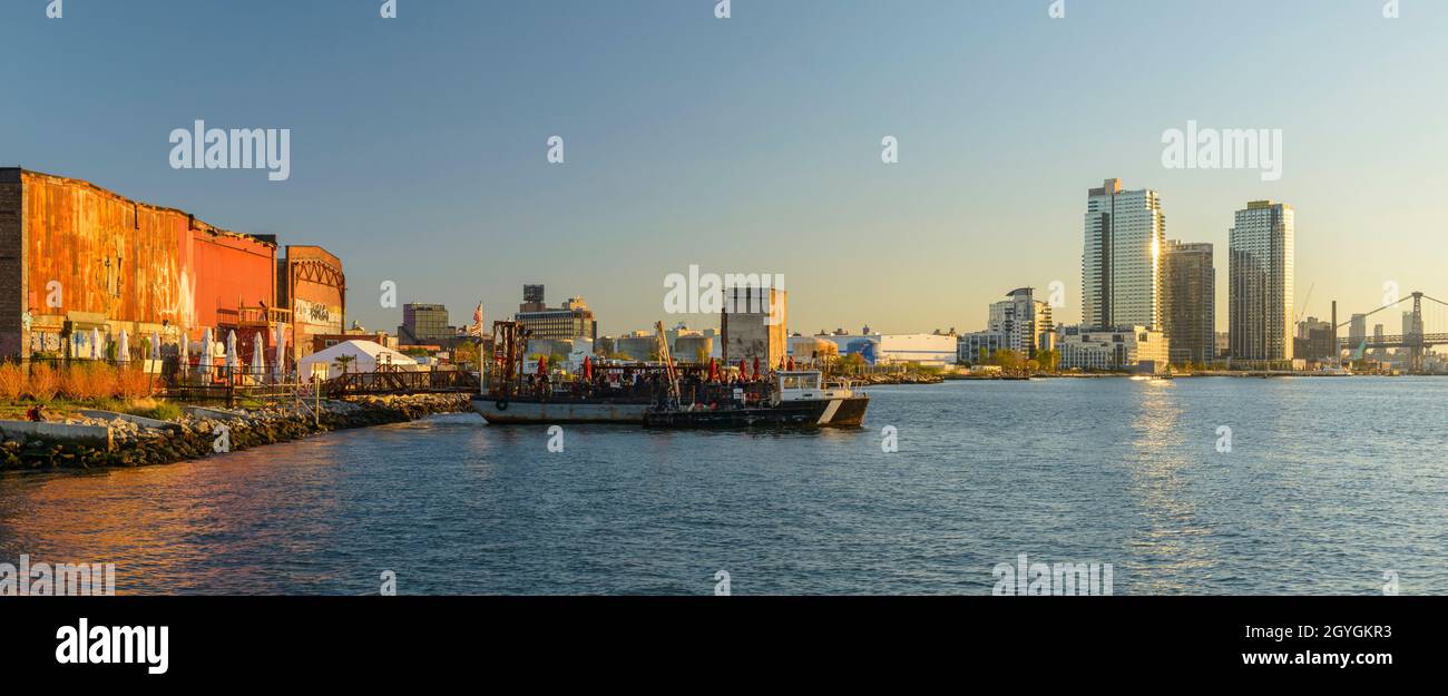 Brooklyn barge bar hi-res stock photography and images - Alamy