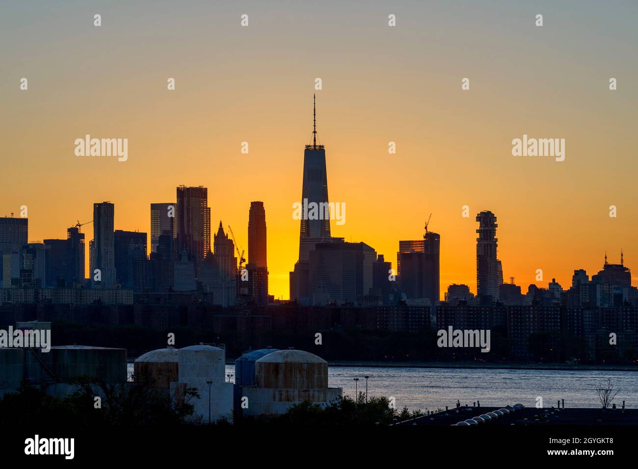 Moderne silhouette hi-res stock photography and images - Alamy
