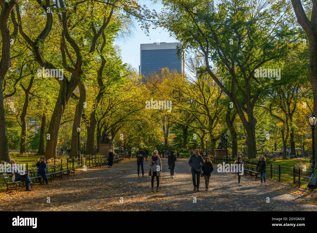 UNITED STATES, NEW YORK, MANHATTAN, CENTRAL PARK, THE MALL AND LITERARY ...