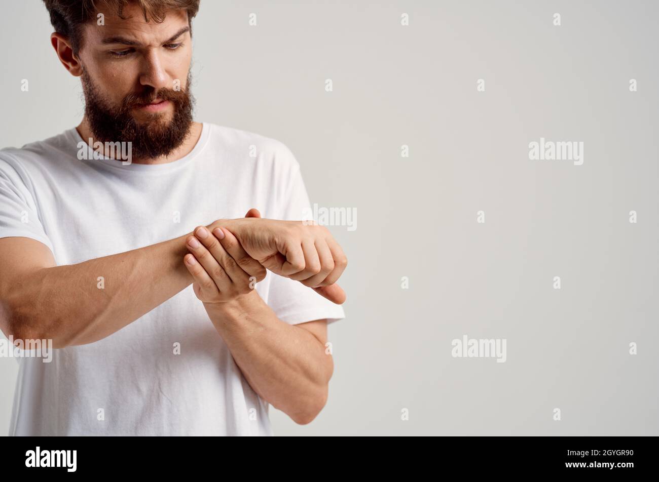 hand pain discomfort trauma health problems Stock Photo - Alamy