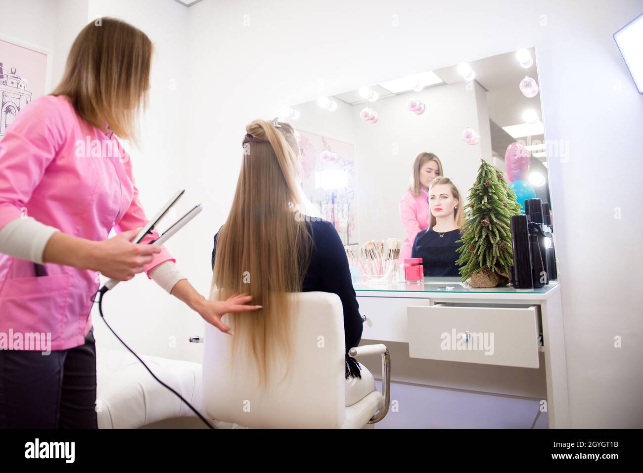 Beautiful lady in hairdressing saloon hi-res stock photography and ...