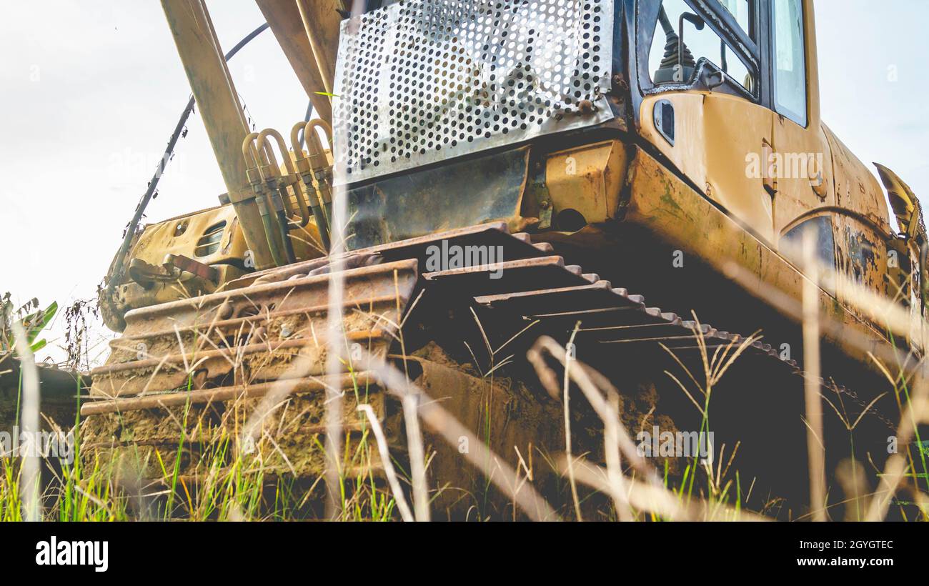 Old rusty excavator wreck in the junkyard Stock Photo - Alamy