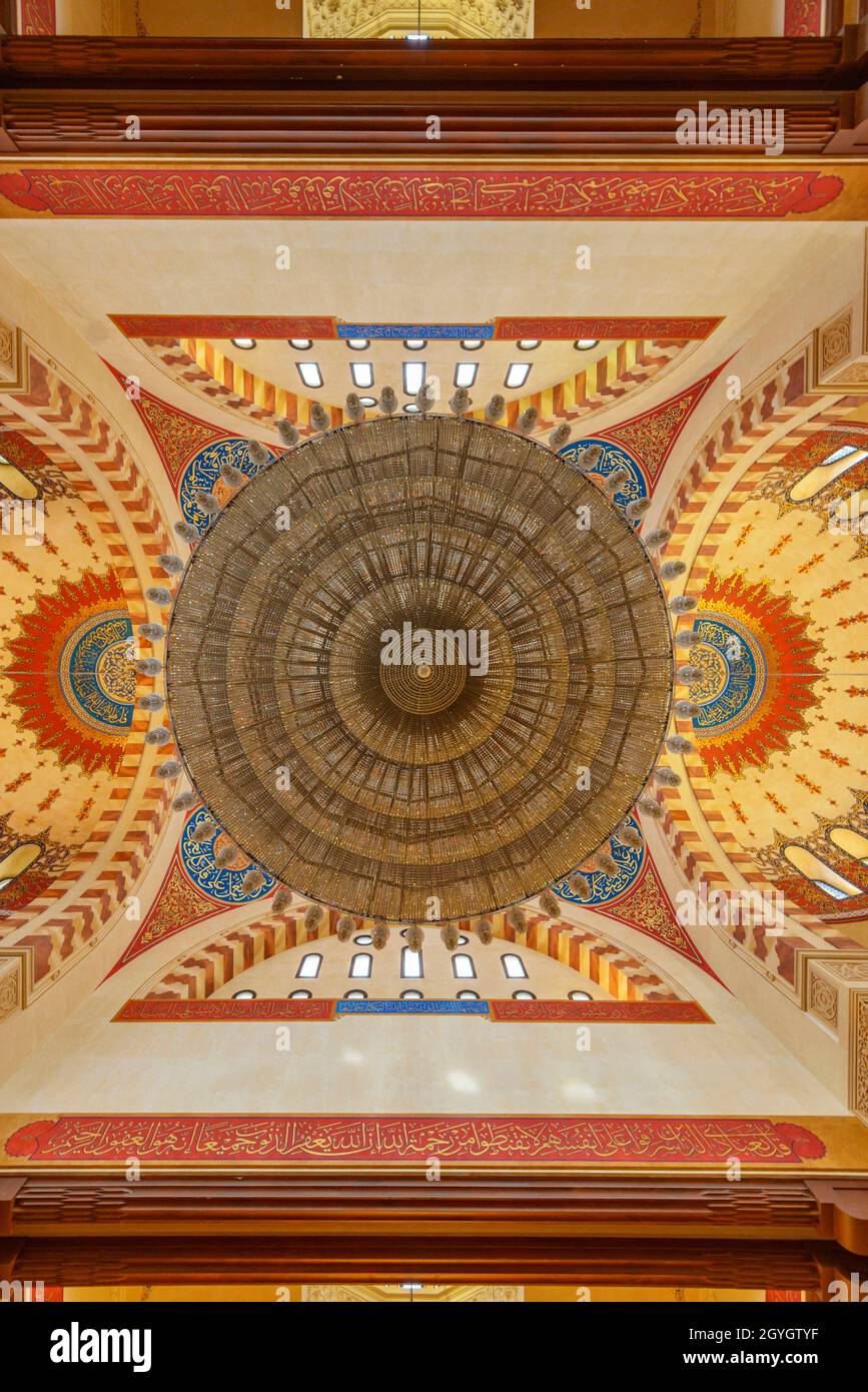 LEBANON, BEIRUT, DOWNTOWN BEIRUT, INTERIOR OF MOHAMMAD AL AMINE MOSQUE ...