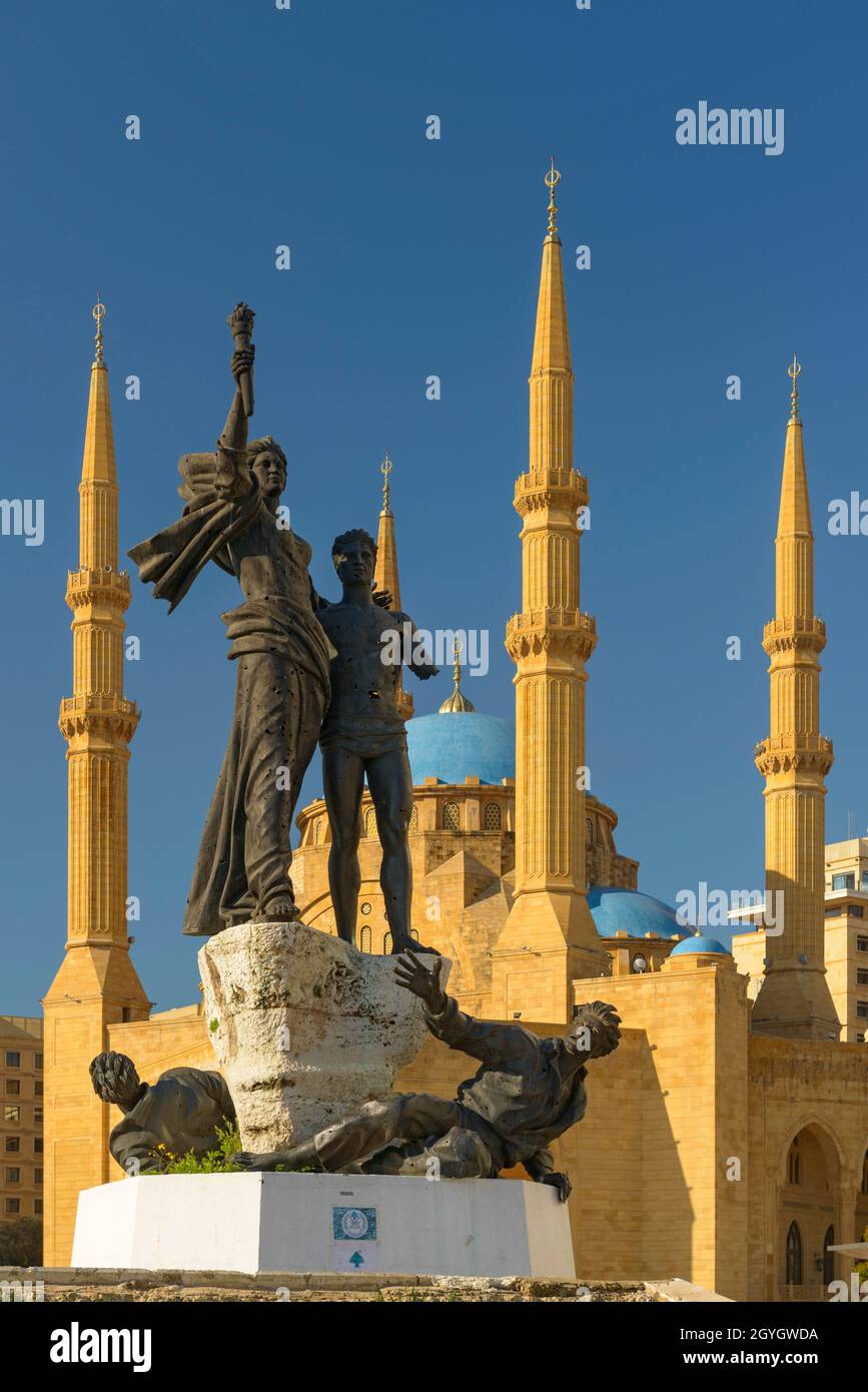 LEBANON, BEIRUT, MARFAA, MARTYRS SQUARE, STATUE OF MARTYRS AND MOHAMMAD ...