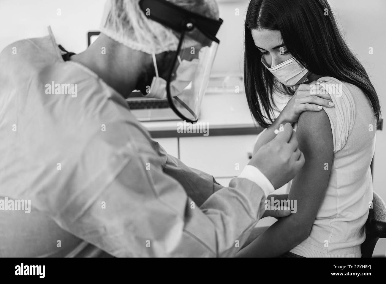 Nurse giving injection Black and White Stock Photos & Images - Alamy