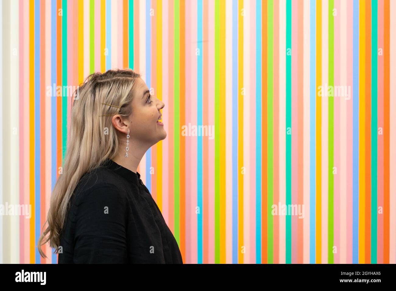 A Sotheby's auction house employee views 'Red Return' by Bridget Riley ...
