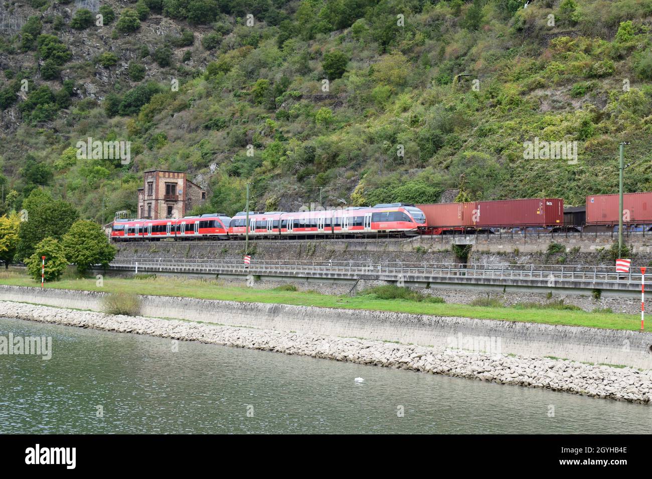 train running through Mittelrheintal, noisy trains in idyllic landscape ...