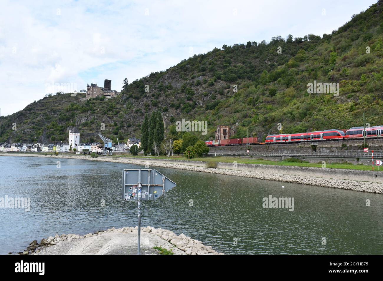 train running through Mittelrheintal, noisy trains in idyllic landscape ...