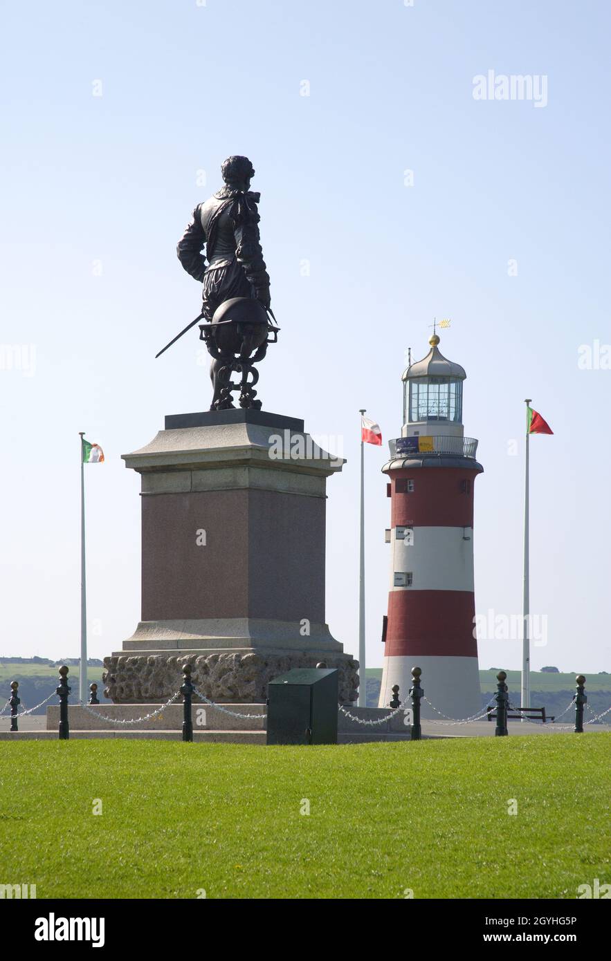 drake statue and smeatons tower on plymouth hoe devon Stock Photo - Alamy