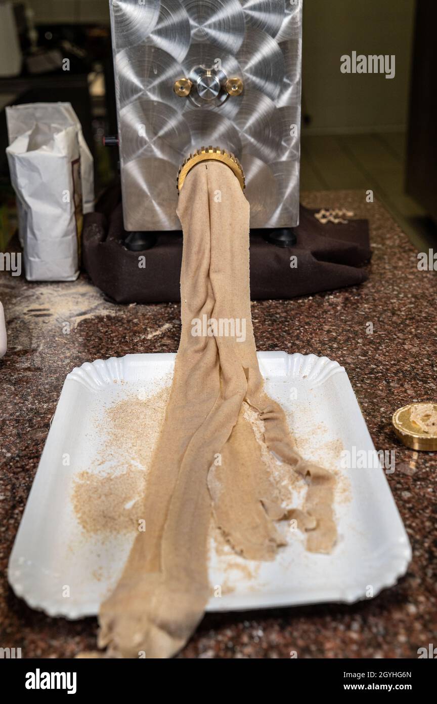 Cream puff machine hi-res stock photography and images - Alamy